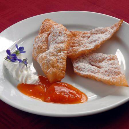 Mit ünneplünk ilyenkor és mitől búcsuzunk farasg napján,fánk és csőröge ...