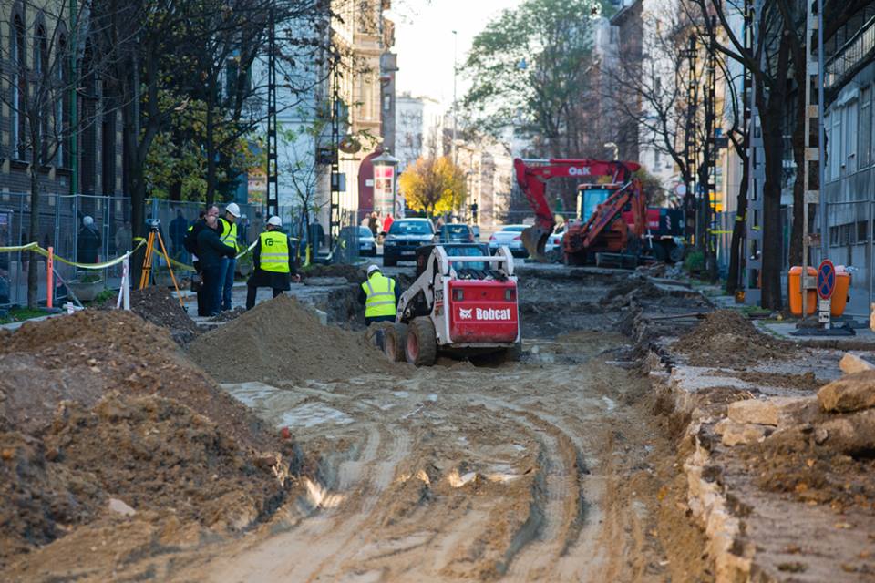 Fonódó villamos: Vágányzár a Szentendrei HÉV vonalán, Batthyány tér ...