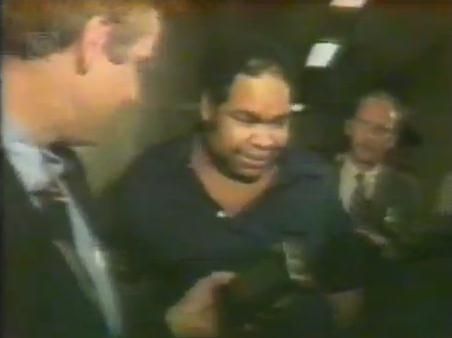 JÚLIUS 1. - A Wonderland-gyilkosság - Jelzőfény