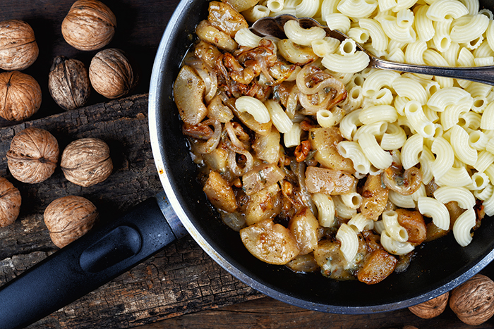 Körtés, kéksajtos, diós tészta - Más Tészta