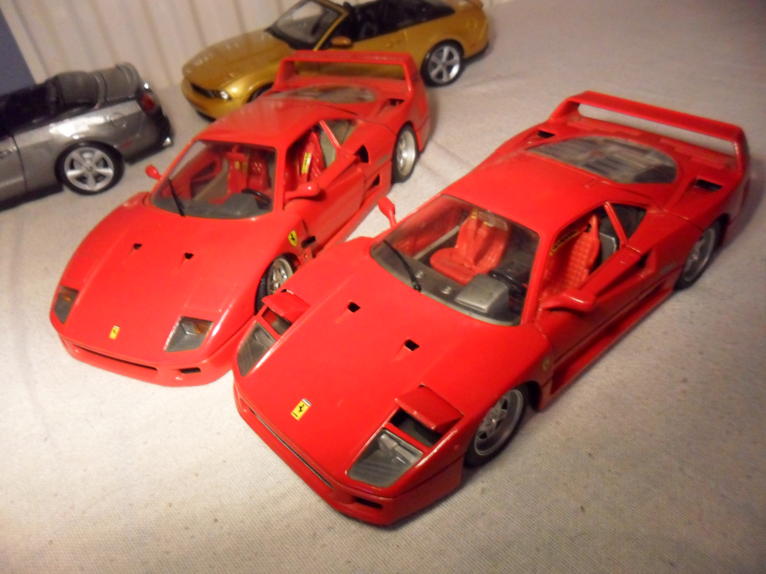 Ferrari F40 Polistil vs Bburago 1:18 - ModelAutoWorld