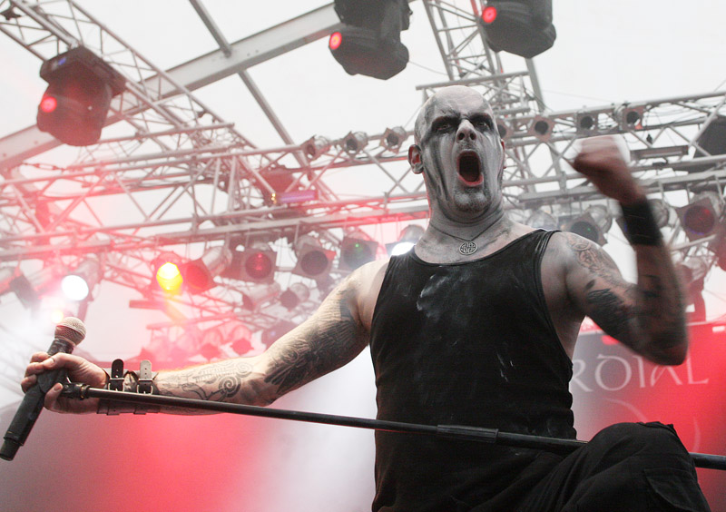 Az album a be nem váltott ígéretekről és a széttört reményekről szól ...