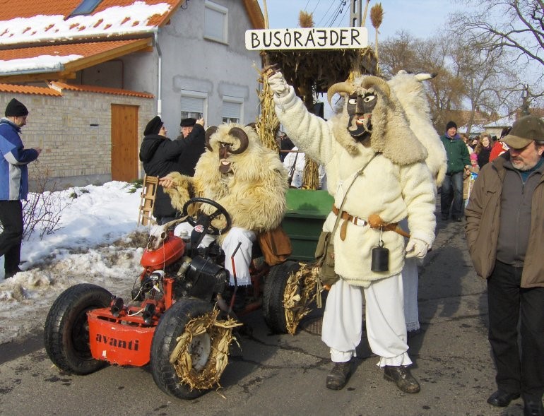 Farsangi szokások itthon, avagy téltemetés magyar módra/Carnival habits ...
